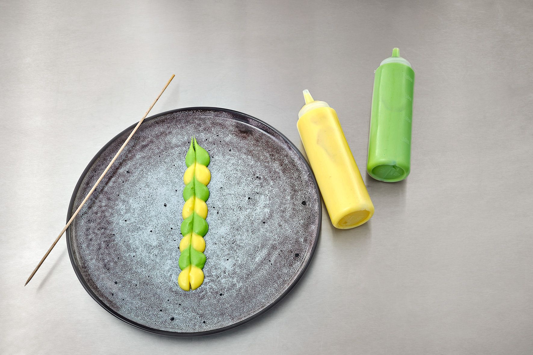 Plating: Braided Dot Pattern